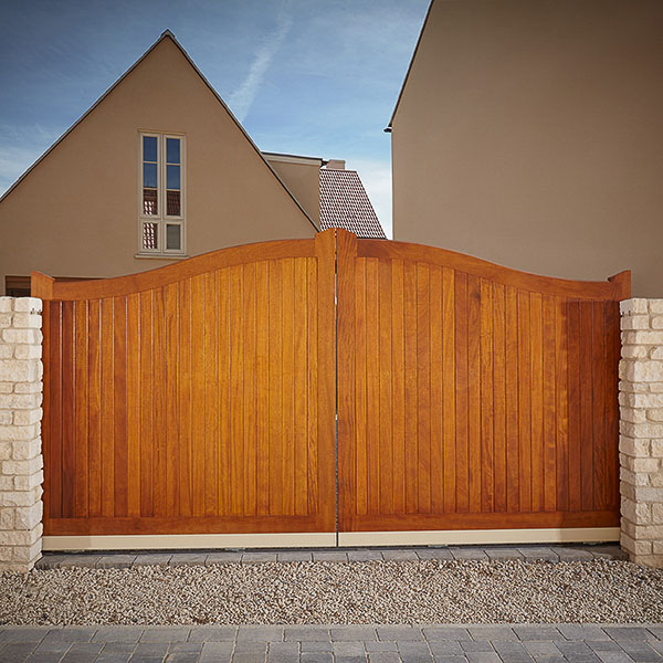 Swept Top Manor Gate - Made To Order