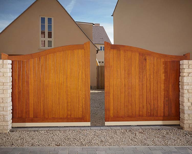 Swept Top Manor Gate - Made To Order